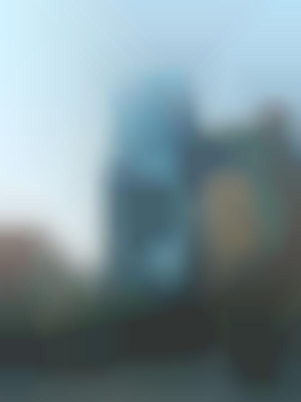 Dizzying Contortionist Towers : undulating glass