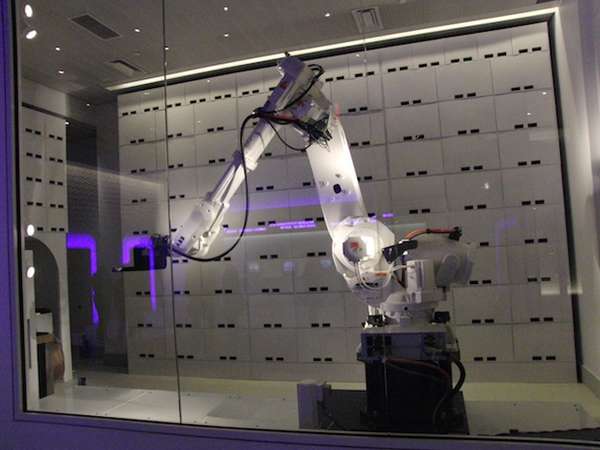 Robot Luggage Handlers : Yotel New York's Yobot