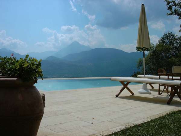 Curvaceously Luxe Pools : luxury swimming pool