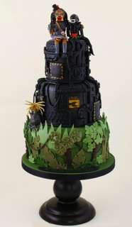 Killer Sci-Fi Wedding Cakes : alien and predator cake