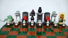 Sci Fi Chess Sets (UPDATE) : Brandon Griffith