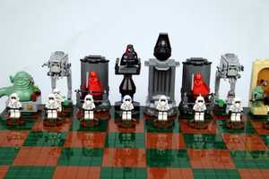 Sci Fi Chess Sets (UPDATE) : Brandon Griffith