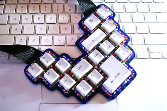 Upcycled Keyboard Jewelry : R U My Typ3?