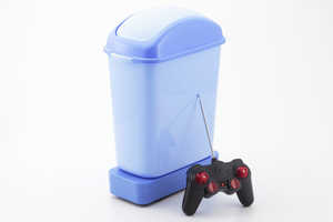 Remote-Controlled Garbages : Koysho Gomiba Go Trash Can