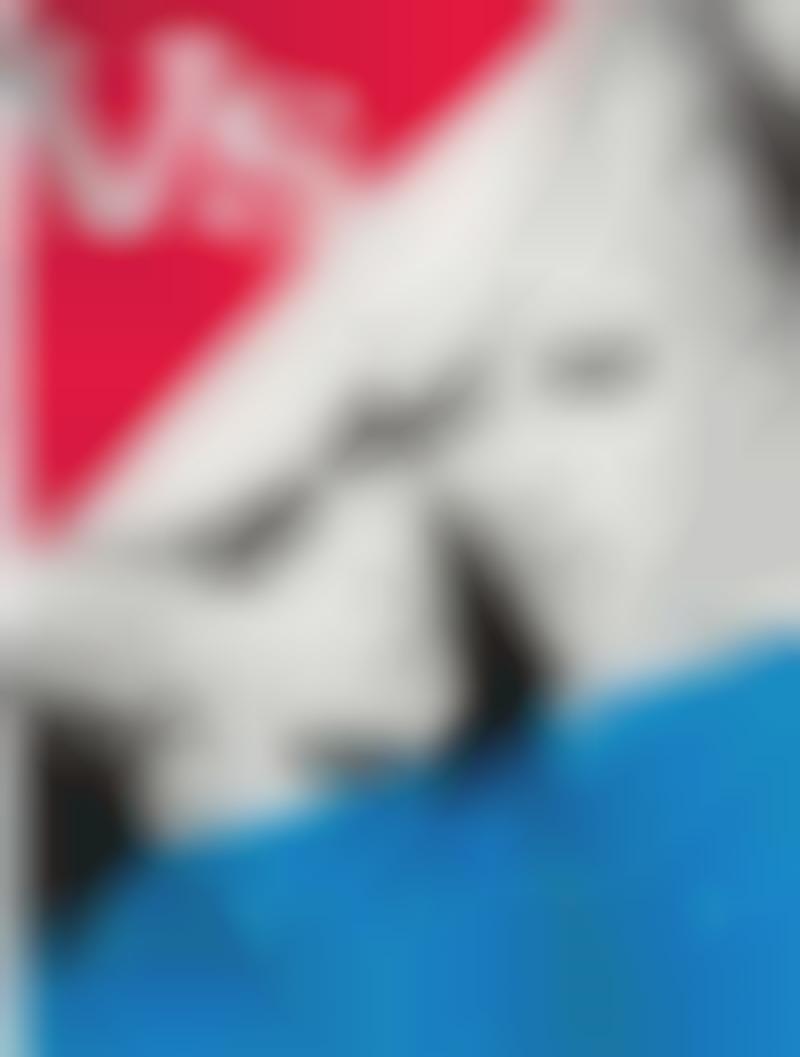 35 Striking Magazine Covers