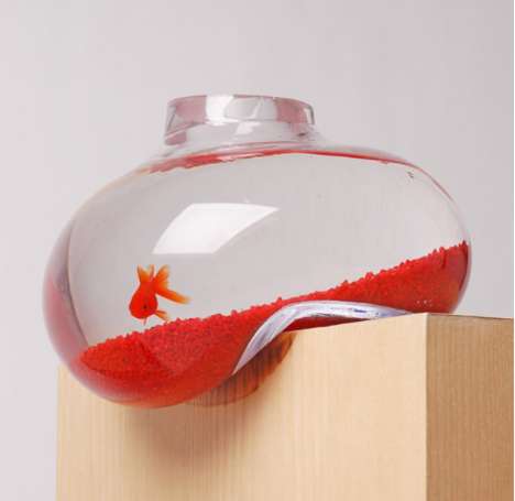Bizarrely Bent Fish Tanks : bubble tank