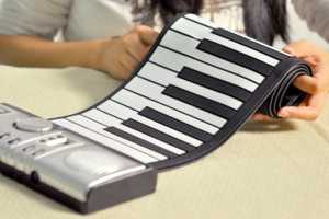 Portable Foldable Instruments : Roll Up Electronic Keyboard