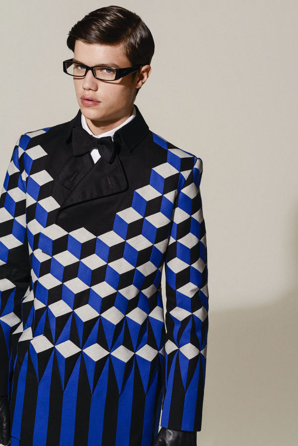 Multidimensional Suit Collections : Optical Illusion Prints