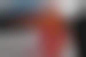 Surreally Painted Photographs : Aliza Razell