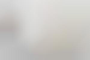 Minimalist Two-Legged Seating : Leaning Bench