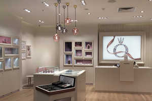 Open-Concept Jewelry Shops : Jewelry Store Design