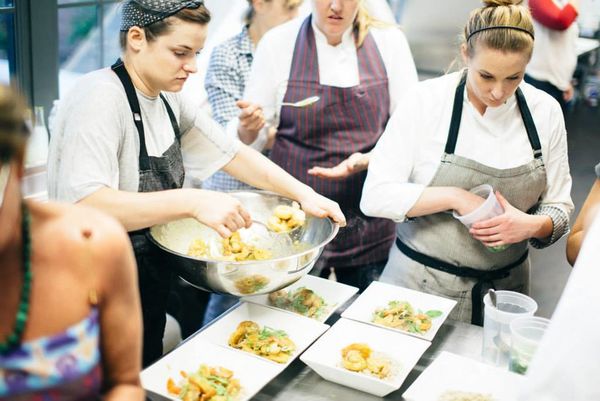 All-Female Eateries : pop-up diner