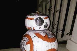 Painted Droid Pumpkins : star wars pumpkin