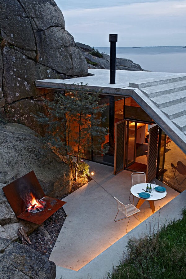 Slopping Cliffside Homes : protects against extreme weather