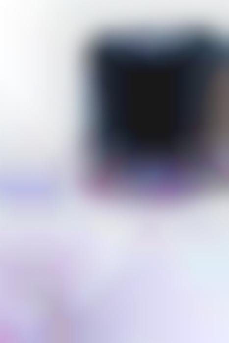 Rocker-Themed Cake Decor : Black Frosting