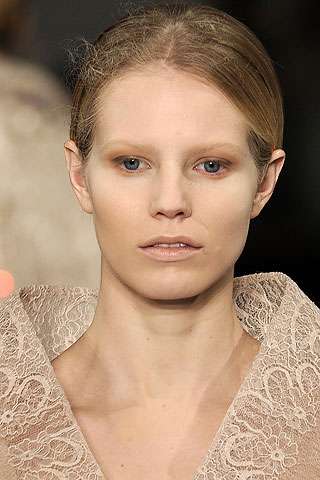 Neutral Runway Couture: Elie Saab Close-Ups Reveal Feminine Details ...