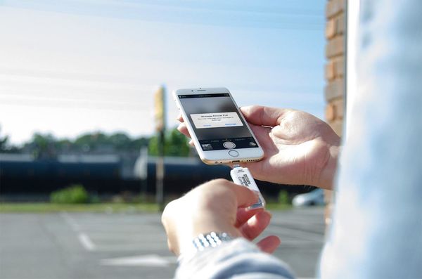 Smartphone Photo USB Drives : picture keeper