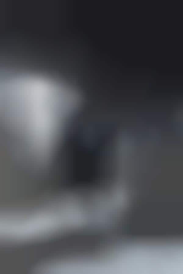 Suspended Mini Homes : Flying Black House