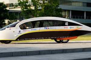 Sunlight-Optimizing Solar Vehicles : solar-powered car