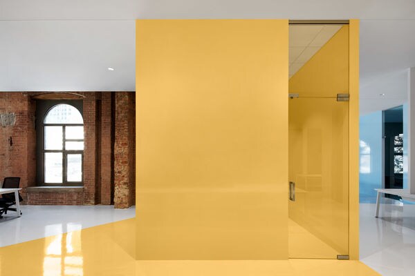 Mixed-Style Working Spaces : color-block office