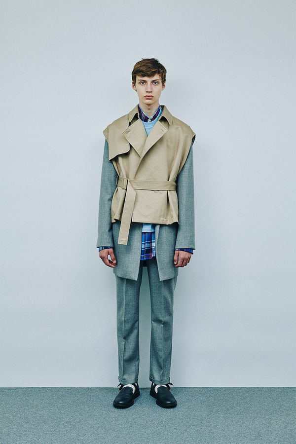 Experimental Exaggerated Fashion : a study of the mass