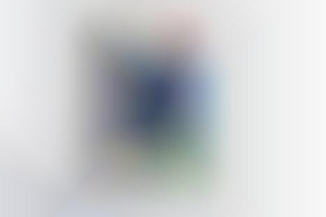 Golden Middle Finger Sculptures : middle finger sculpture