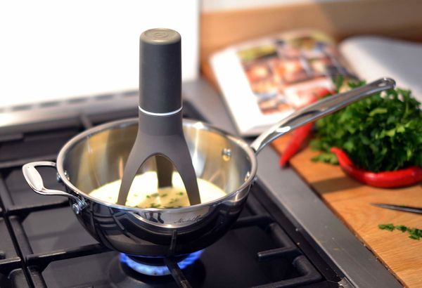 Automated Pan-Stirring Appliances : Uutensil Stirr