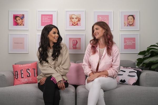 Cosmetic Gaming Campaigns : female gamers