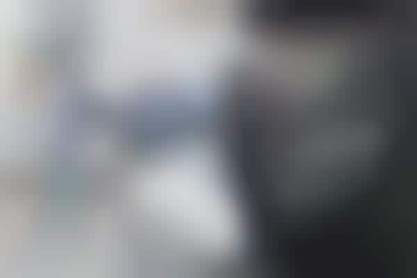 Elderly-Focused Food Delivery Services : Uber eats orders