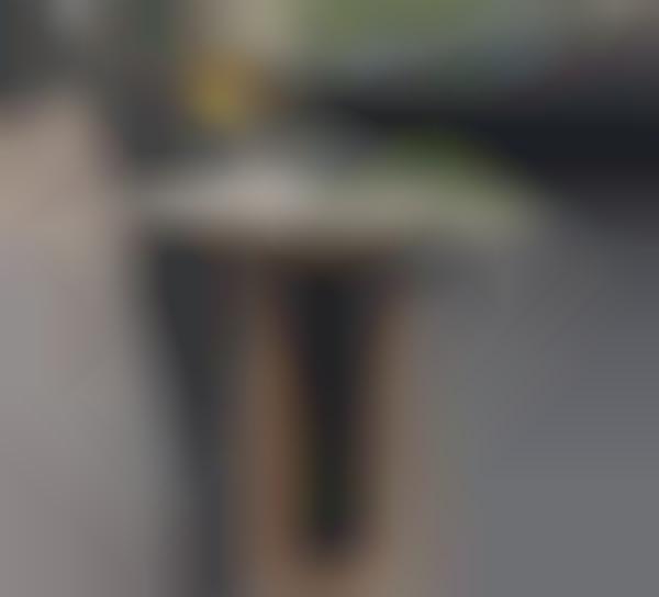 Roadside Poll-Mounted Tables : Extra Terrasse Tables