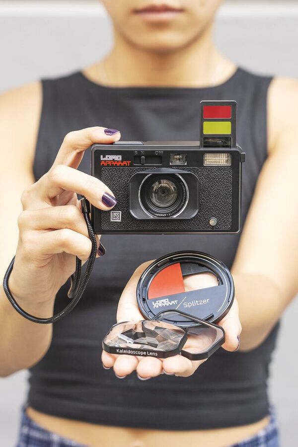 Sleek Analog Film Cameras : lomoapparat