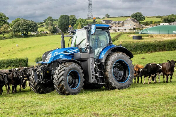 Electric Autonomous Tractors : New Holland T4 Electric Power