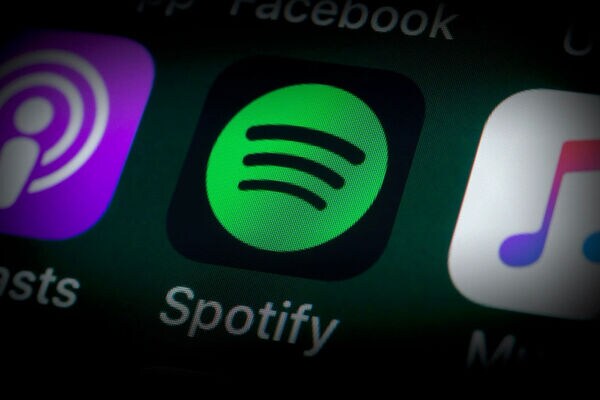 AI-Backed Music Commentary : spotify 4