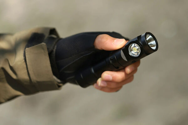 Diminutive Dual-Beam Flashlights : lightweight flashlight
