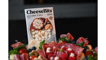 Bite-Sized Snacking Cheeses : snacking cheeses