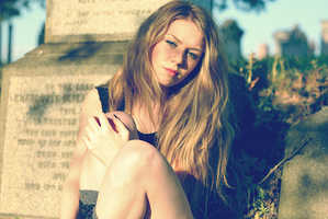 Graveyard Photo Shoots: Igor Termenon's 'Graveyard Girl' is Mysterious & Spooky