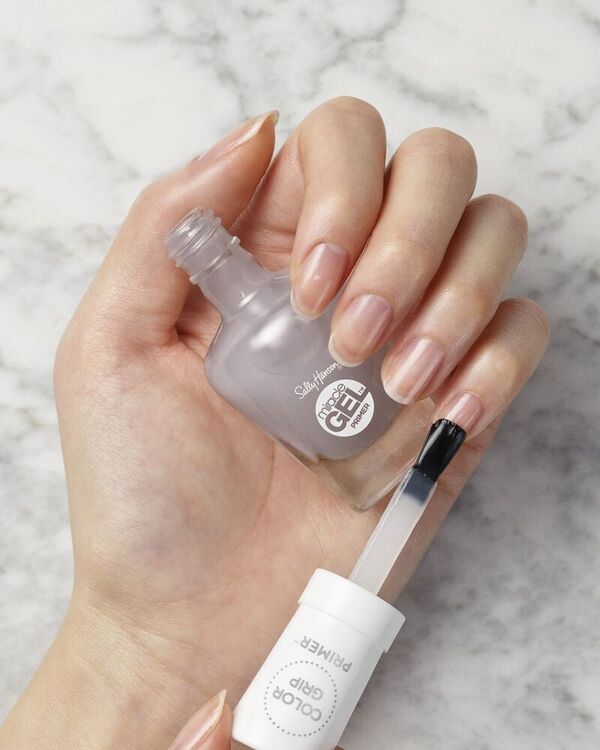 Invisible Nail Polish Primers : Sally Hansen Miracle Gel Color Grip Primer