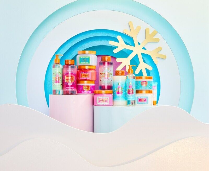 Nourishing Holiday Cosmetics : Tree Hut holiday collection