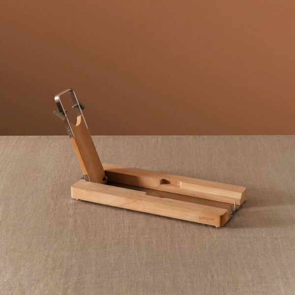 Storage-Friendly Foldable Ham Stands : jamonero