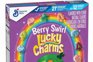 Berry Marshmallow Breakfast Cereals : Lucky Charms Berry Swirl