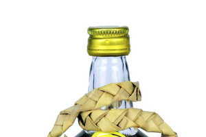 Indian Cashew Fruit Brews : cashew fenny