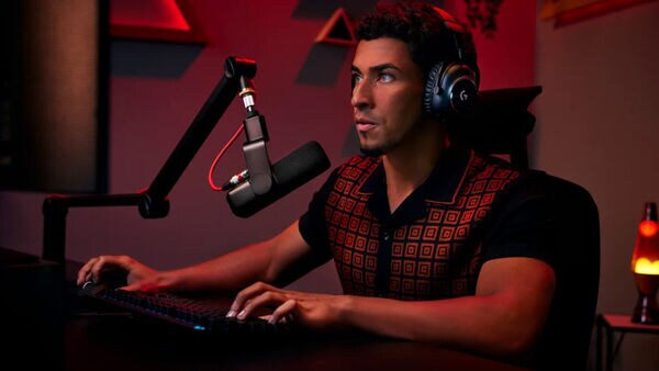 Dynamic Gamer Microphone Models : Logitech G Yeti Studio