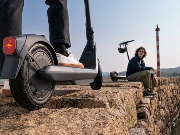 Long-Range Commuter Kick Scooters : Ninebot eKickScooter E2 Pro