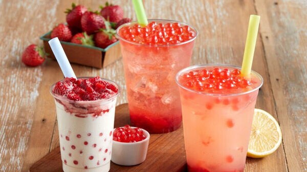 Textural Strawberry Drinks : Del Taco Double Strawberry Poppers