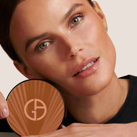 Luxurious Glow-Enhancing Bronzers : Glow Bronzer