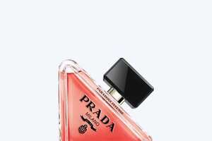 Engravable Triangle Perfumes : Prada Paradoxe