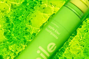 Juicy Fruit Toothpastes : Apple Kiwi Toothpaste