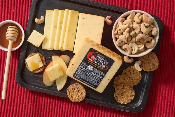 Smoked Ghost Pepper Cheeses : Smoked Ghost Pepper Cheddar Cheese