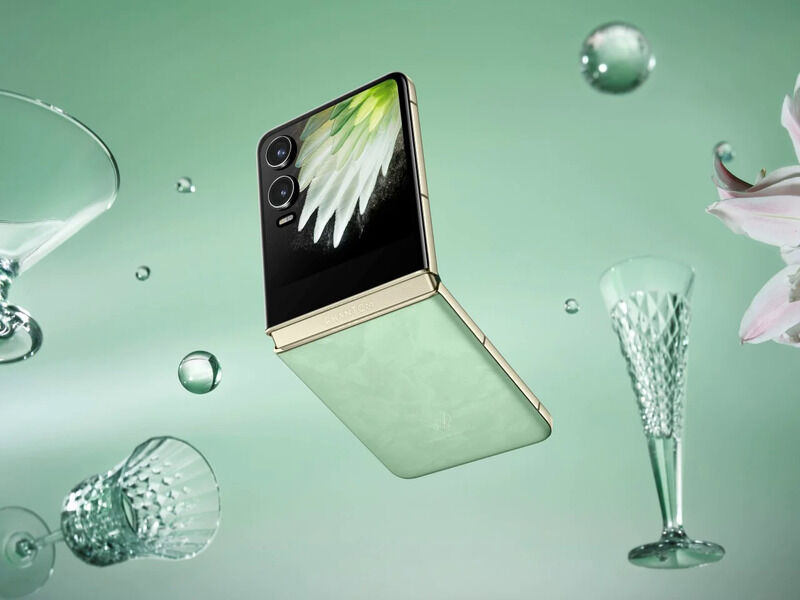 AI-Enhanced Foldable Smartphones : PHANTOM V Flip 2