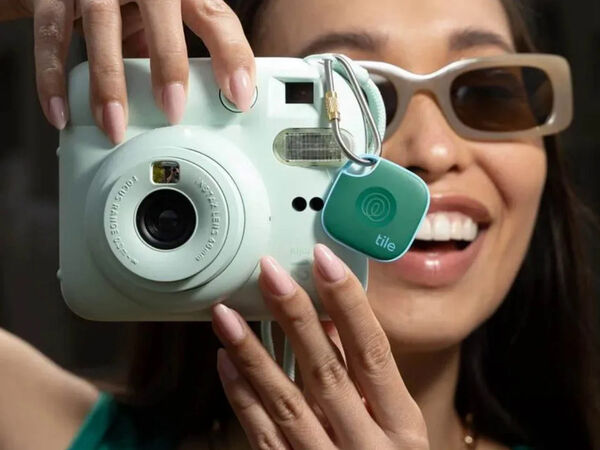 Miniature Tile Bluetooth Trackers : tile bluetooth